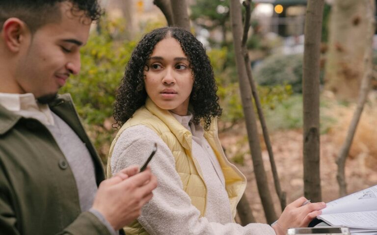 10 Signs of Possessiveness in Relationships You Should Know