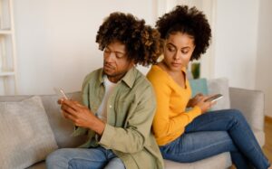 10 Signs of Possessiveness in Relationships You Should Know